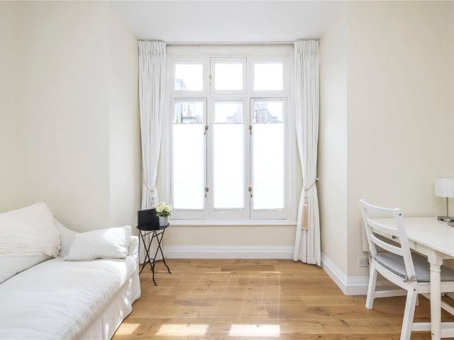 Denning Road, Hampstead NW3, Studio to rent, £2,500 pcm | PrimeLocation