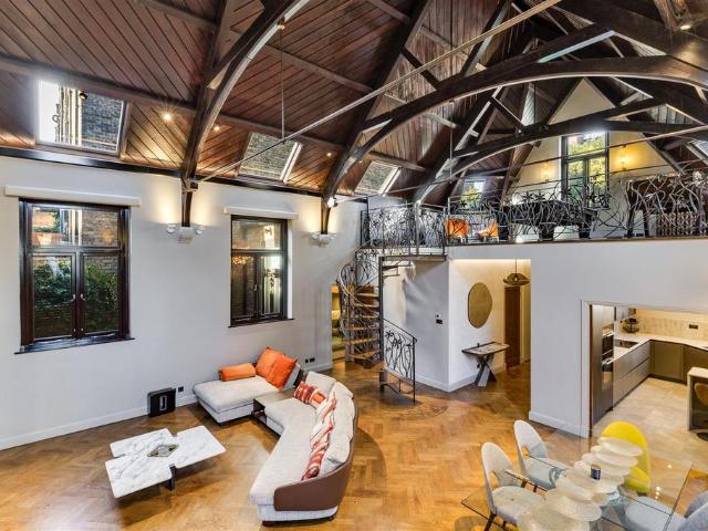 Denning Road, Hampstead, London, NW3 4 bed detached house to rent £17,500 pcm £4,038 pw