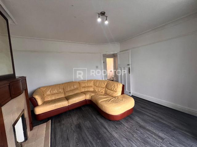 Dennistead Crescent, Leeds LS6, Room to rent, £650 pppm | PrimeLocation