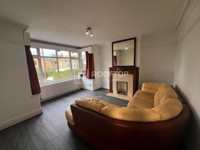 Dennistead Crescent 4 bed house share to rent £2,164 pcm £499 pw