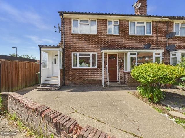 Dennis Gardens, Stanmore HA7, 2 bed flat to rent, £1,950 pcm | PrimeLocation