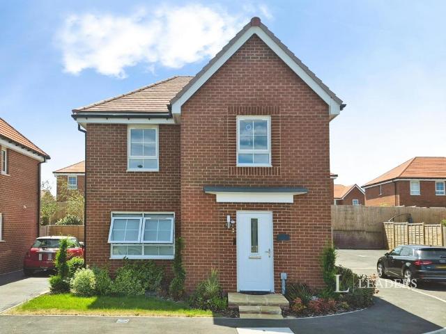 Dennis Way, Eastbourne, East Sussex. 4 bed detached house to rent £2,100 pcm £485 pw