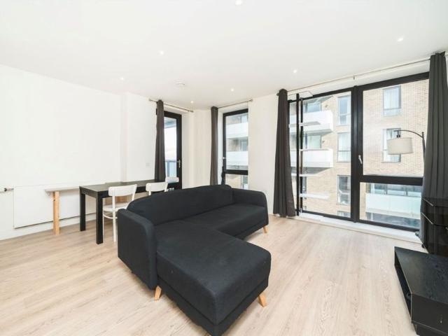 Deauville Close, E14, London