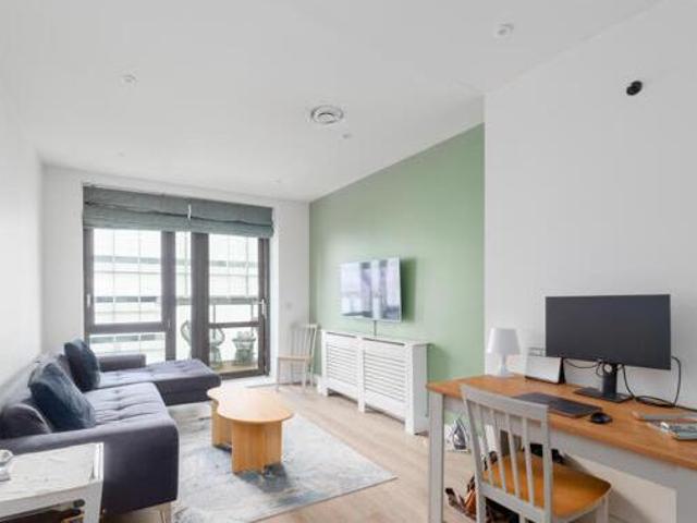 Deauville Close, London, 1 Bedroom Flat