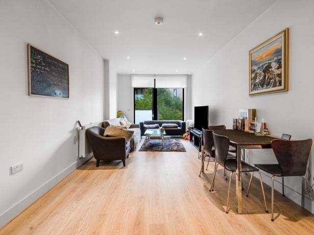 Deauville Close, Poplar E14, 2 bed flat to rent, £2,300 pcm | PrimeLocation