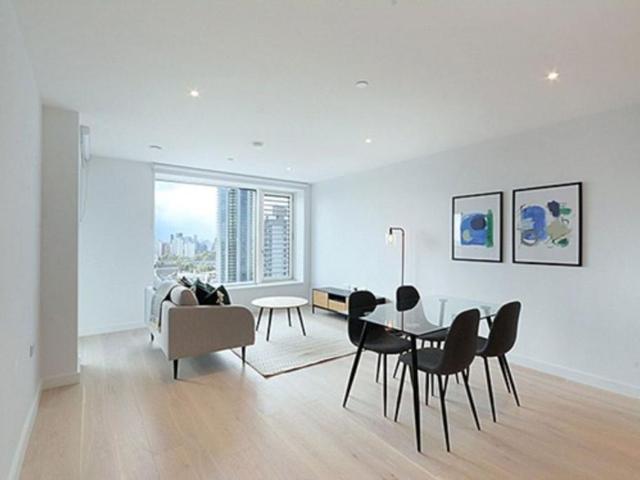 Deacon Street, Elephant and Castle. 1 bed flat to rent £4,800 pcm £1,108 pw