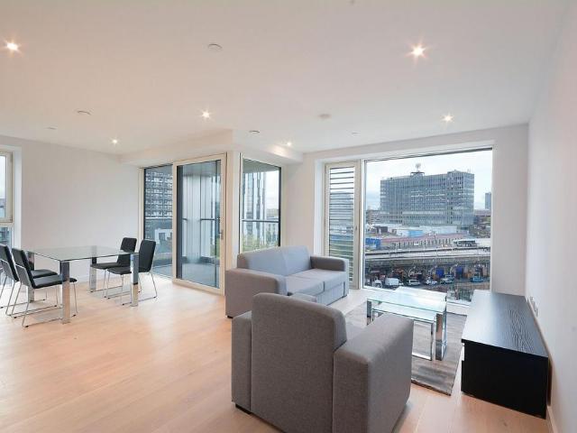 Deacon Street, Elephant and Castle. 2 bed flat to rent £3,700 pcm £854 pw