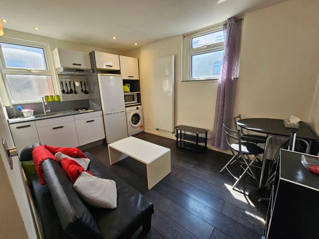 Deacon Road, London NW2, 1 bed flat to rent, £1,500 pcm | PrimeLocation