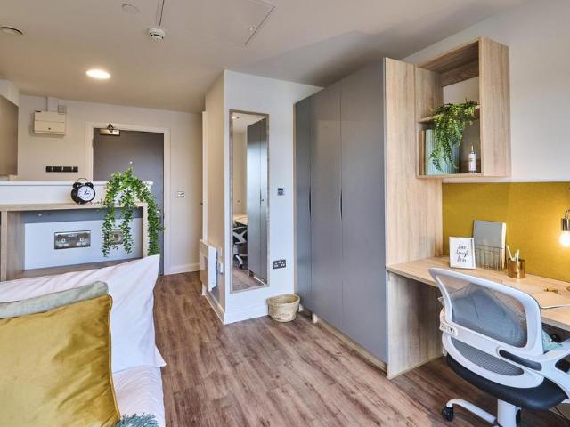 Deakins Place, Nottingham NG7 Studio to rent £1,179 pcm £272 pw