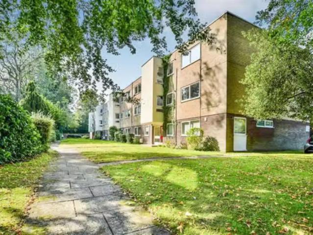 Cozy Brooklands Road, Sale, 2 bedroom, Apartment