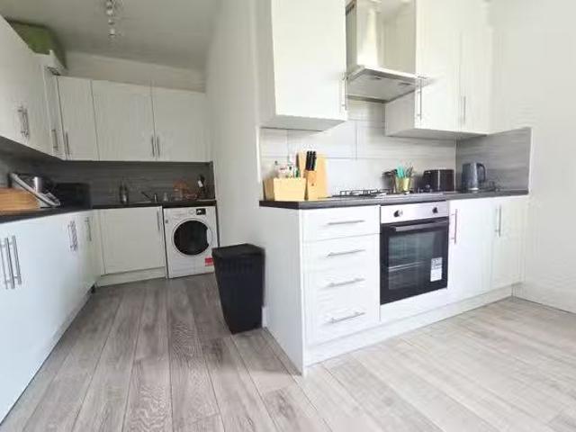 For Rent! Flat to rent in Turnpike Lane, London N8