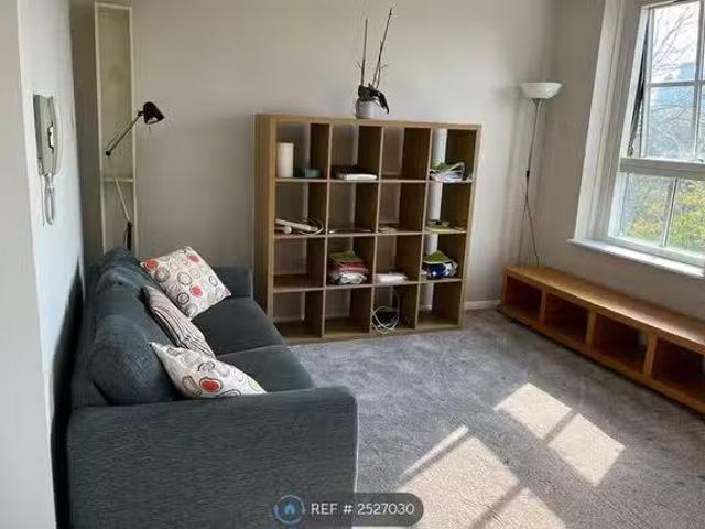 For Rent! Flat to rent in Wilmot St, London E2