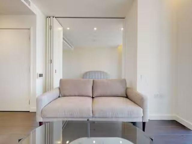 Unique Flat to rent in Bondway, London SW8