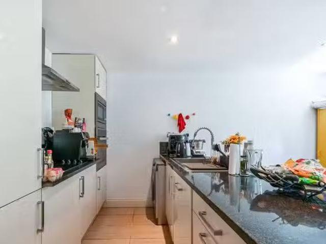 Charming Flat to rent in Camden Street, Camden Town, London NW1