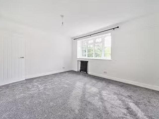 New Flat to rent in Courtlands Sheen Road, Richmond TW10