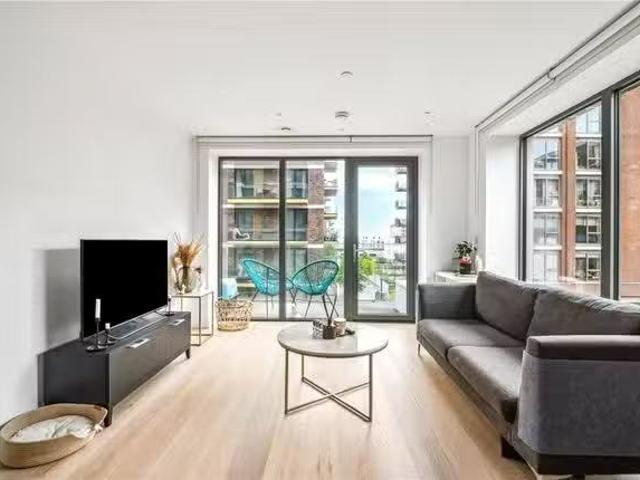 Cheap Flat to rent in Fairwater House, Bonnet Street, London E16