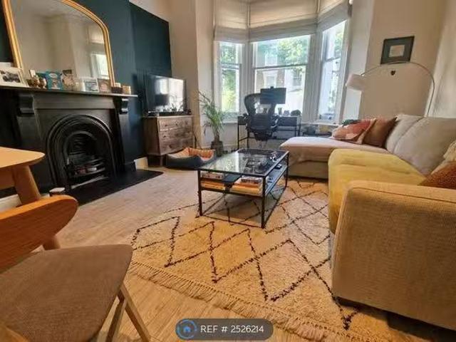 Charming Flat to rent in Harwood Road, London SW6