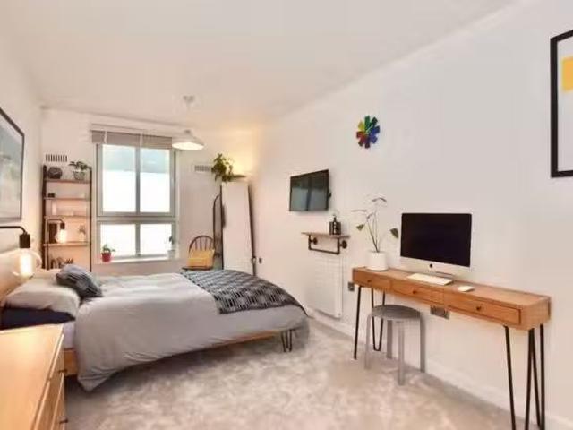 New Flat to rent in Kennington Road, London SE11
