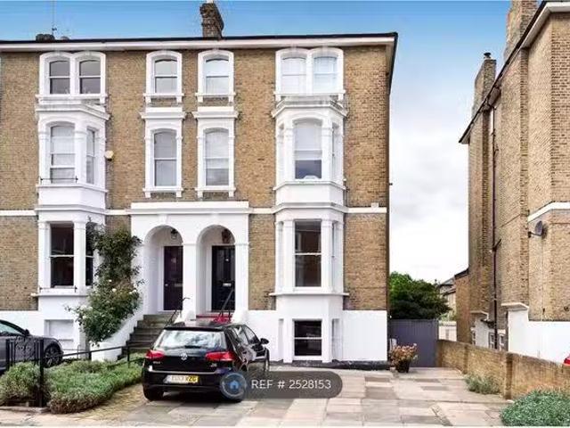 Nice Flat to rent in Mount Ararat Road, Richmond TW10