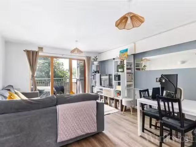 Cheap Flat to rent in New Cross Road, London SE14