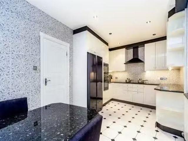 Just in! Flat to rent in Park Road, London NW8