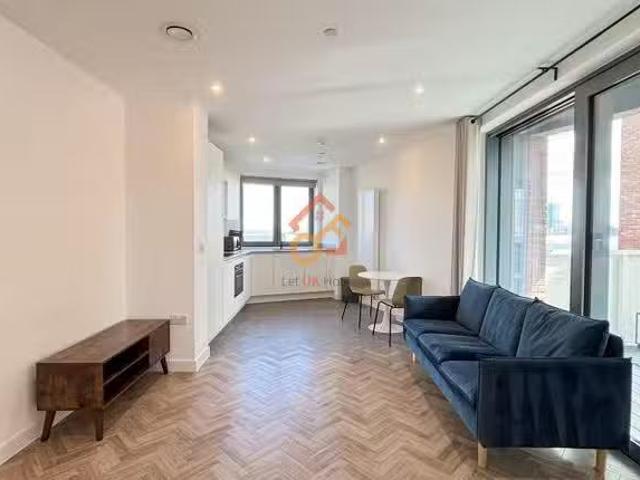 Cozy Flat to rent in River Apartment, 20 Gillender Street, Lon.