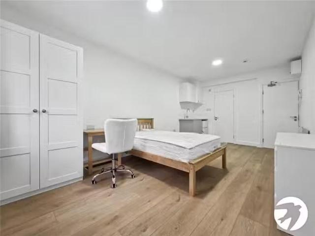 For Rent! House share for rent in St. Albans Road, Dartford, K.