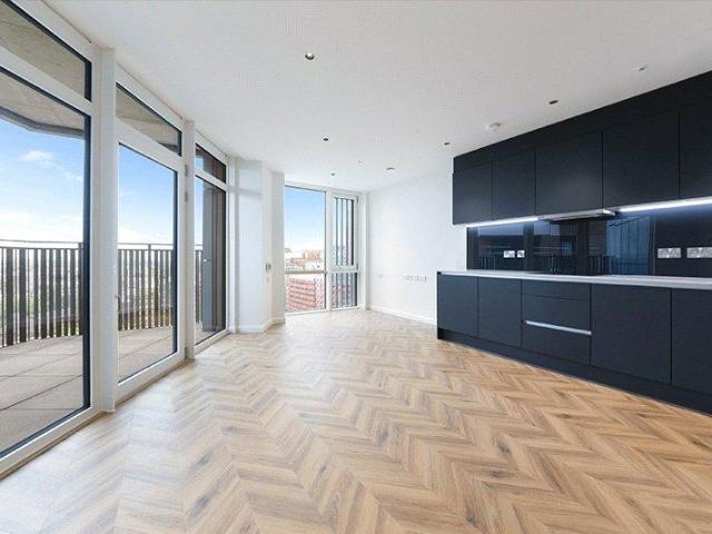 Deal Porters Way, London, SE16 1 bed apartment to rent £2,751 pcm £635 pw