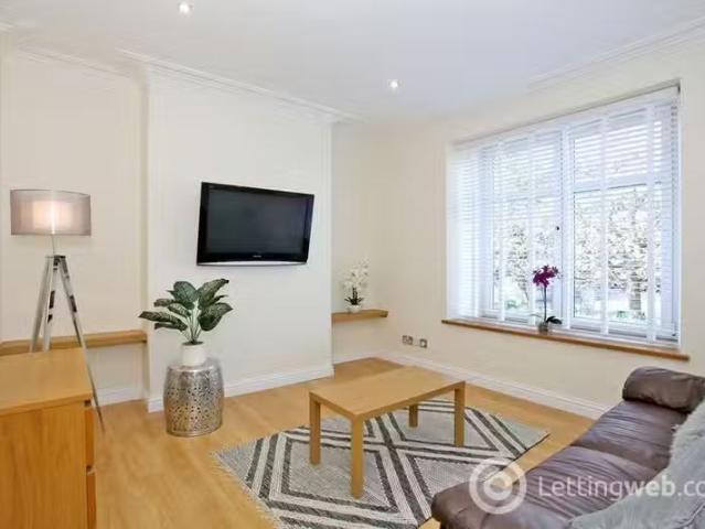 For Rent! Property to rent in 82b Great Northern Road, Aberdee.