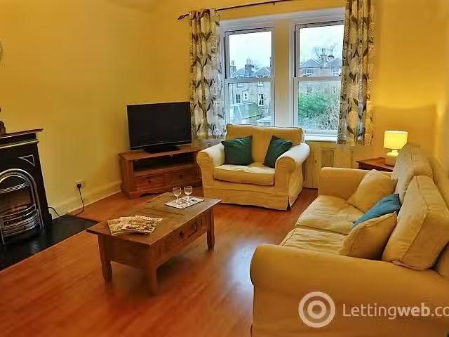 Cozy Property to rent in Coates Gardens, Haymarket, Edinburgh.