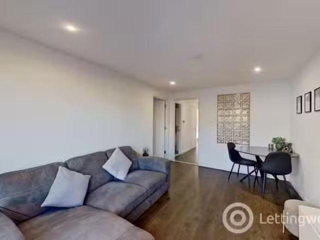 Nice Property to rent in Giles Street, Edinburgh, EH6