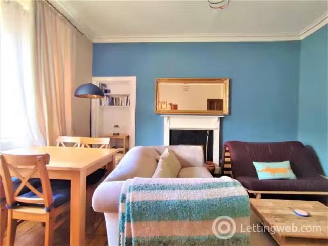 Cozy Property to rent in Drumdryan Street, Tollcross, Edinburg.