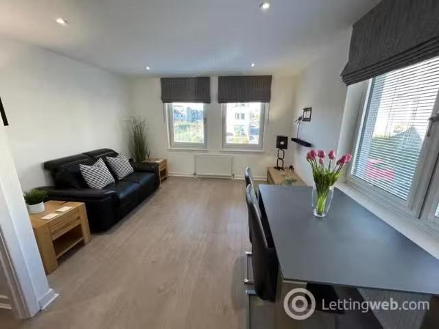 Just in! Property to rent in Elmbank Terrace, City Centre, Abe.