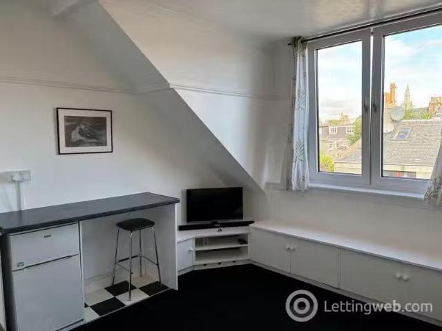 Charming Property to rent in Hartington Road, Aberdeen, AB10