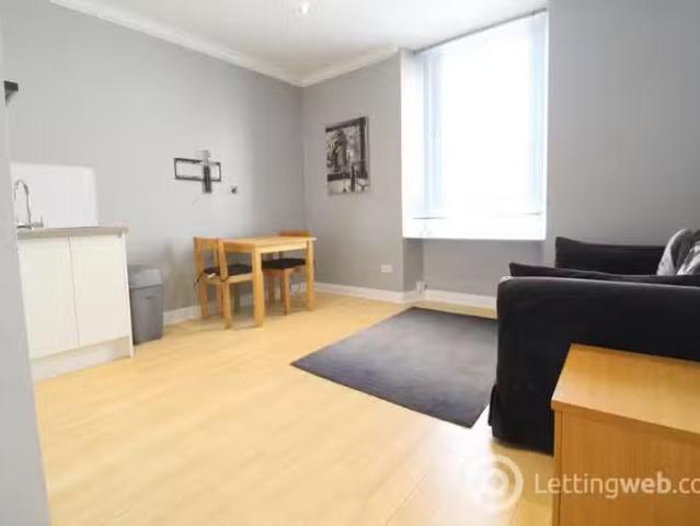 Charming Property to rent in Hunter Place, First Left, AB24
