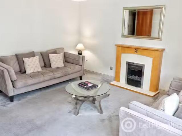 Nice Property to rent in Old Tolbooth Wynd, Edinburgh, EH8 8EQ