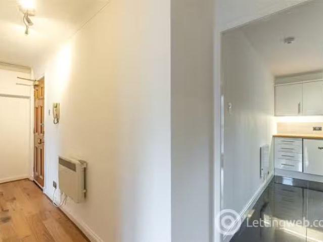 Nice Property to rent in St. Bernards Crescent, Edinburgh, EH4