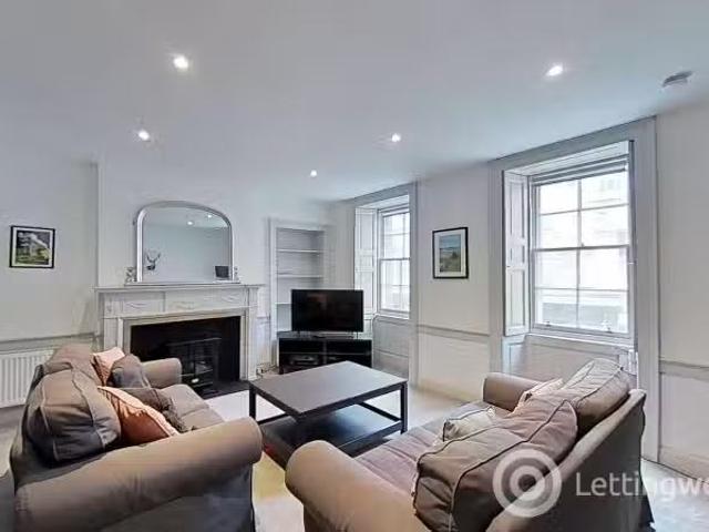 Just in! Property to rent in Rose Street, Edinburgh, EH2