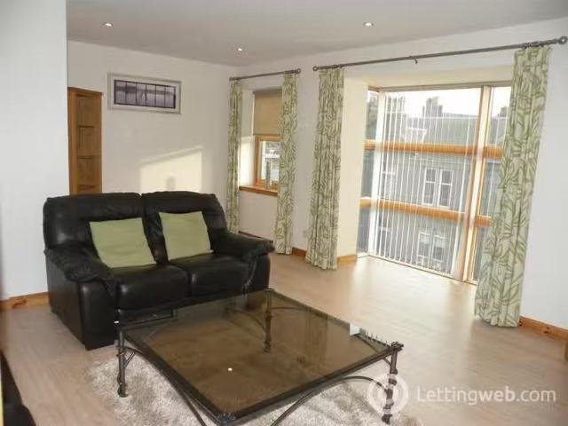 Charming Property to rent in Willowbank Road, Aberdeen, AB11