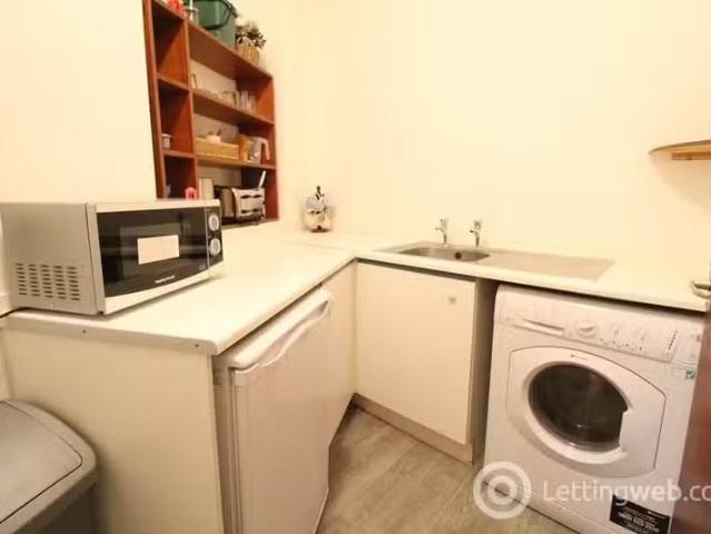 Rental! Property to rent in Union Street, First Floor. AB10