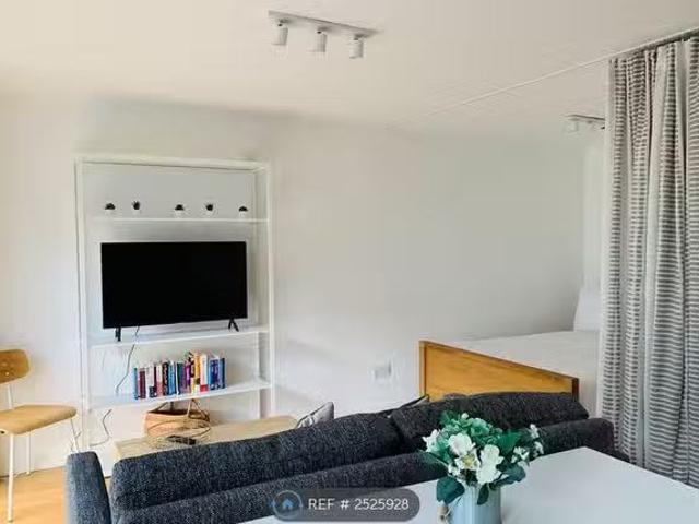 Deal! Studio to rent in Holcroft Court, London W1W