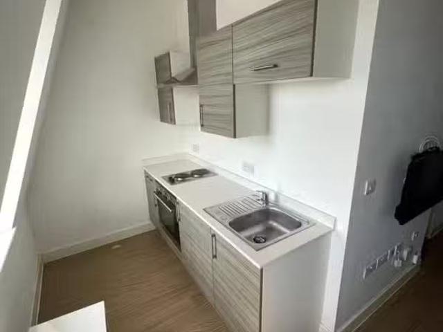 Nice Studio apartment for rent in Provincial House, Nelson Squ.