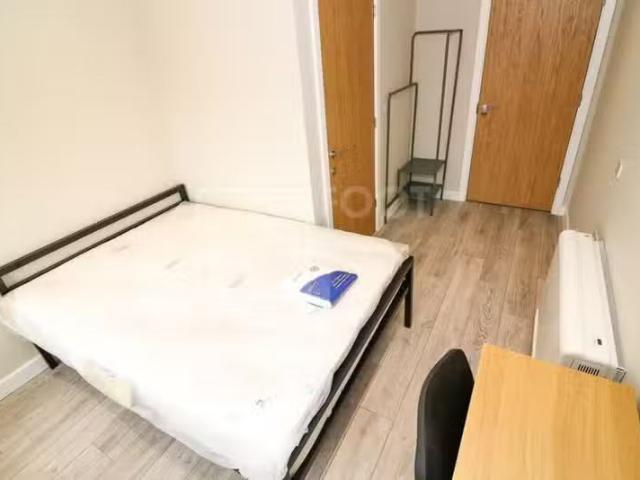 Deal! Studio flat for rent in Colonnade House Includes Electri.