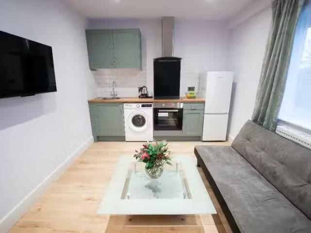 Rental! Studio flat for rent in Priory Road, Bournemouth, Dors.