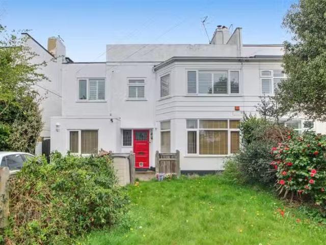 New 1 BA 3 bedroom maisonette for rent in Robson Road, Goring.