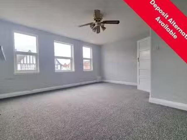 Cozy 1 BA 3+ bedroom maisonette to rent in Chatsworth Parade.