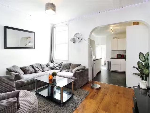 Cheap 1 BA 3 bedroom Mid Terrace House to rent, Reginald Road.
