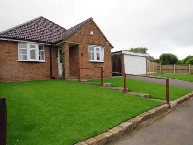 Unique 1 BA 3 bedroom bungalow for rent in Haddon Drive, Alles.