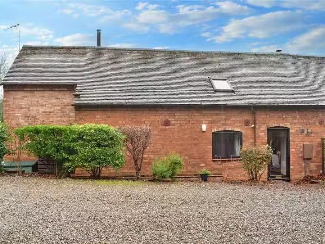 Just in! 1 BA 3 bedroom barn conversion for rent in Parsons La.