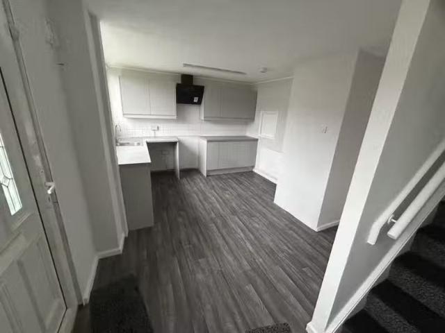 Cheap 1 BA 3 bedroom character property for rent in Eskdale Ri.